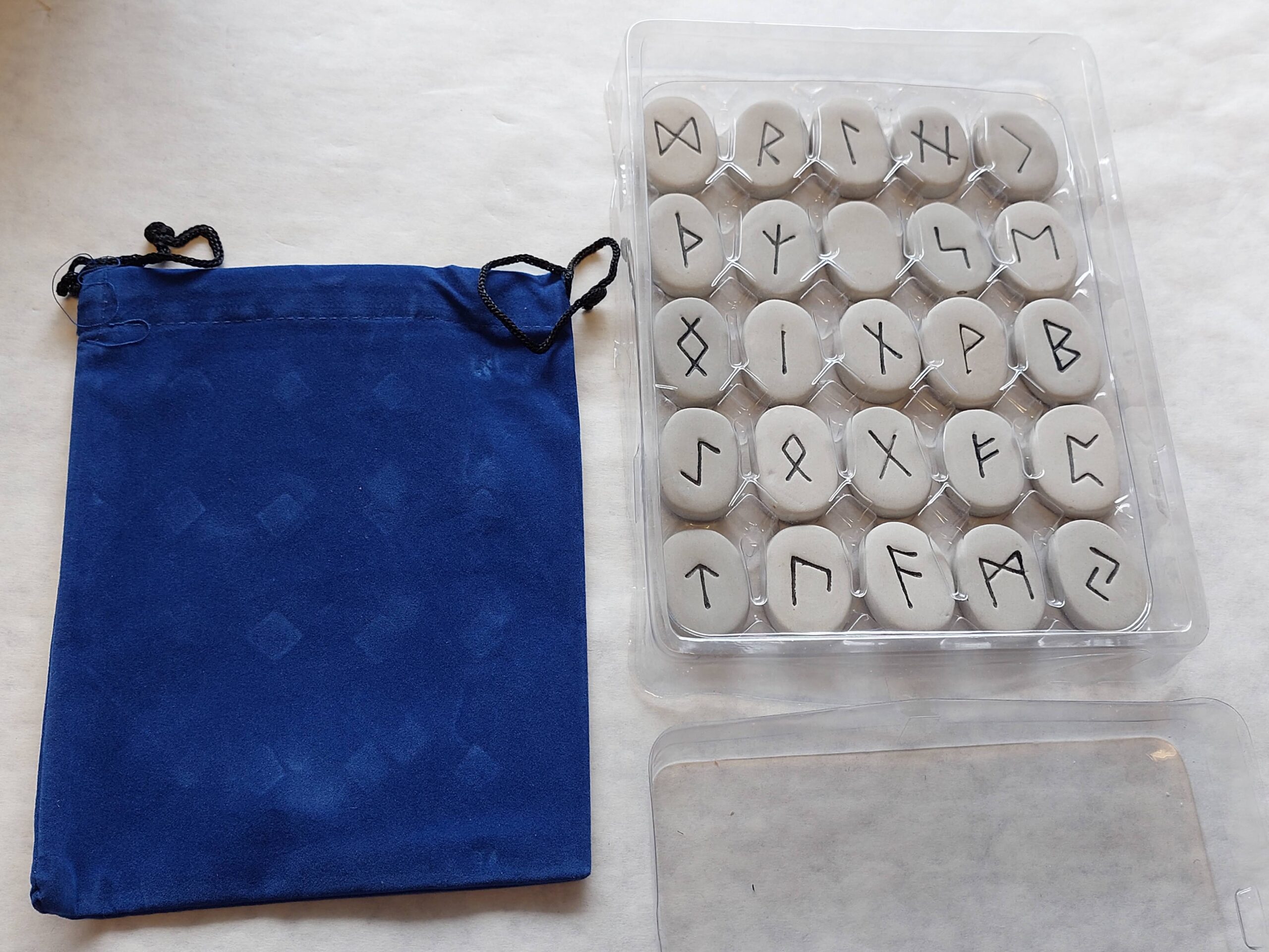 Ruuniraamat (koos ruunidega). Ralph Baum. 2008 - Raamaturinglus ...